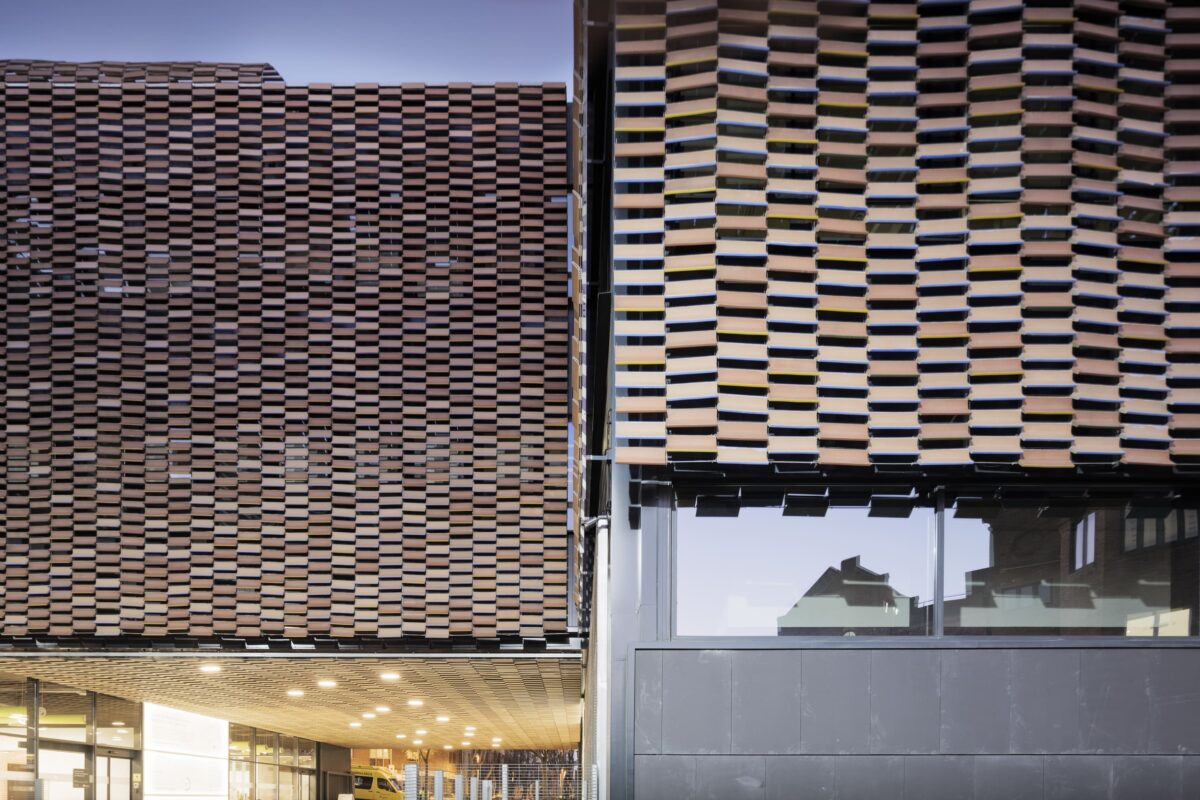 Ceramic skin of Sant Pau Research Institute - PichArchitects